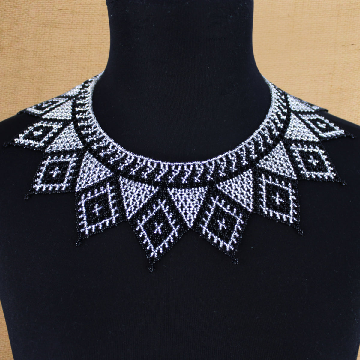 COLLAR PECTORAL PICO CHAQUIRA – Balam